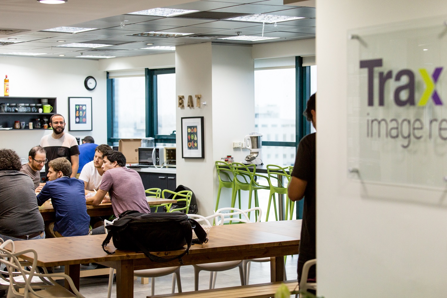 הופכים את המציאות לדיגיטלית: הצצה למשרדי Trax | גיקטיים