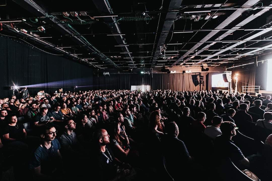 "תסמונת המתחזה" ואיך מפתח הופך לאיש החשוב בארגון: טעימה מכנס Geektime Evolve | גיקטיים
