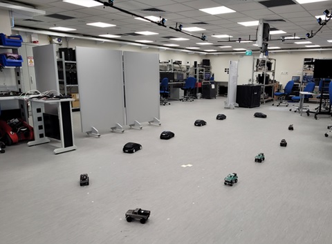 זה נשמע מוזר, אבל רכבים אוטונומיים יכולים להפחית את הפקקים בכביש. הנה ...