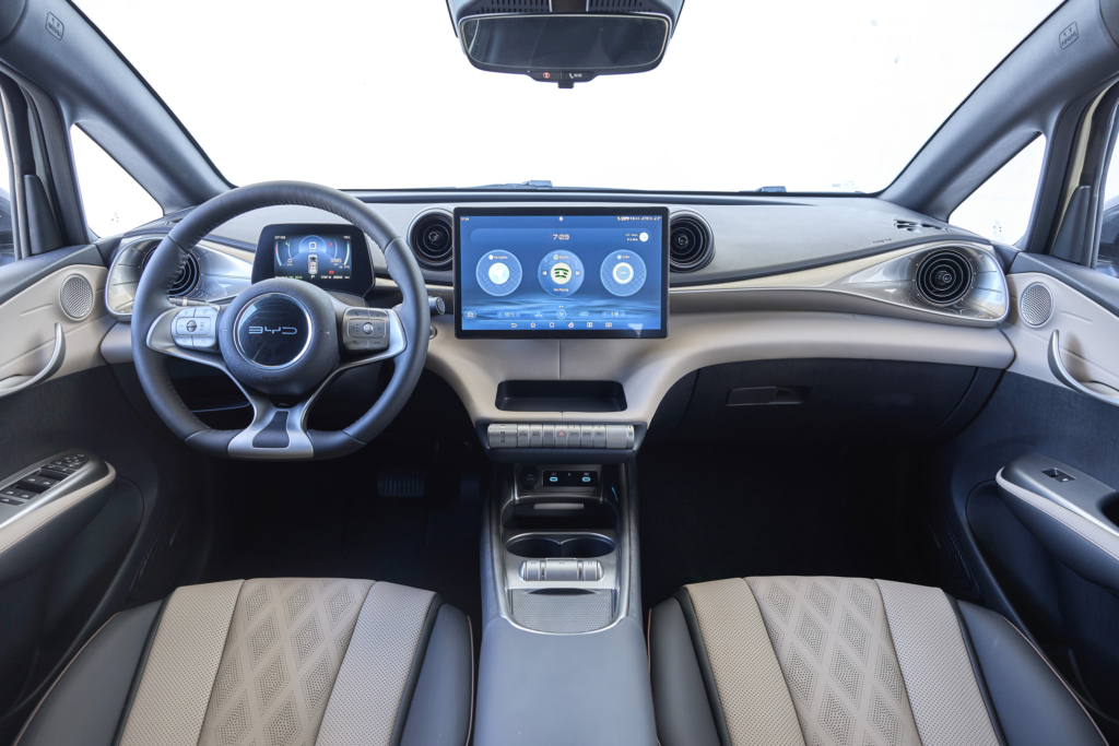 נחת בישראל: Dolphin, הרכב החשמלי המוזל של BYD | גיקטיים