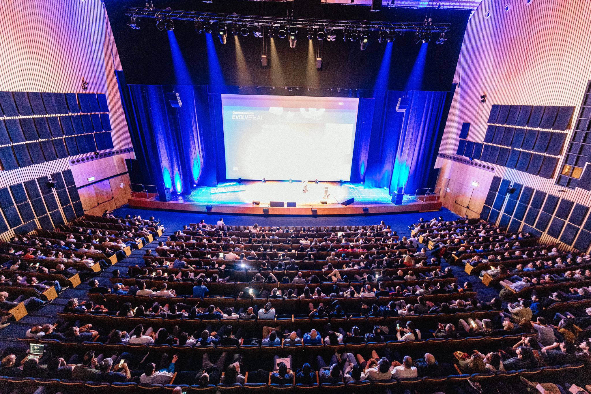 הפומו חוגג? הנה כל מה שפספסתם בכנס Evolve to AI 2024 | גיקטיים