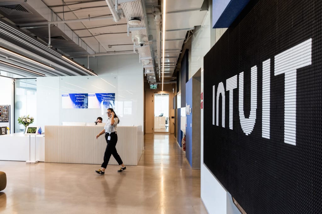 בואו לראות איך נראה מרכז הפיתוח הישראלי של Intuit | גיקטיים