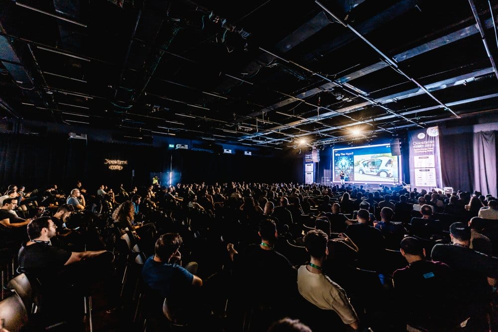 דארק ווב, בצל ועורבים: הצצה לחלק מהסשנים של Geektime Code 2025 | גיקטיים