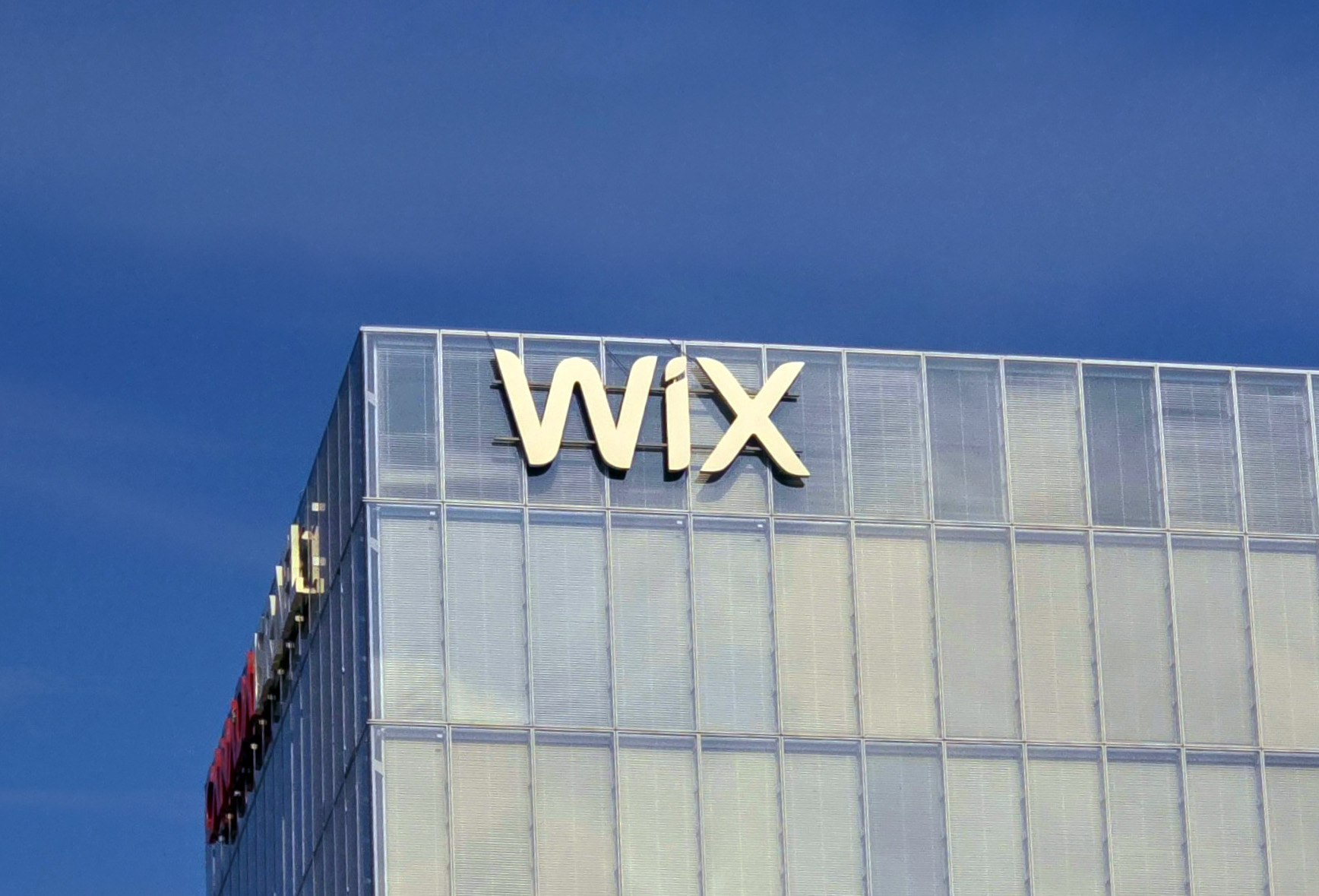 עכשיו זה רשמי: Wix מפטרת 20% מעובדיה, ומאשימה את שער הדולר וה-AI | גיקטיים